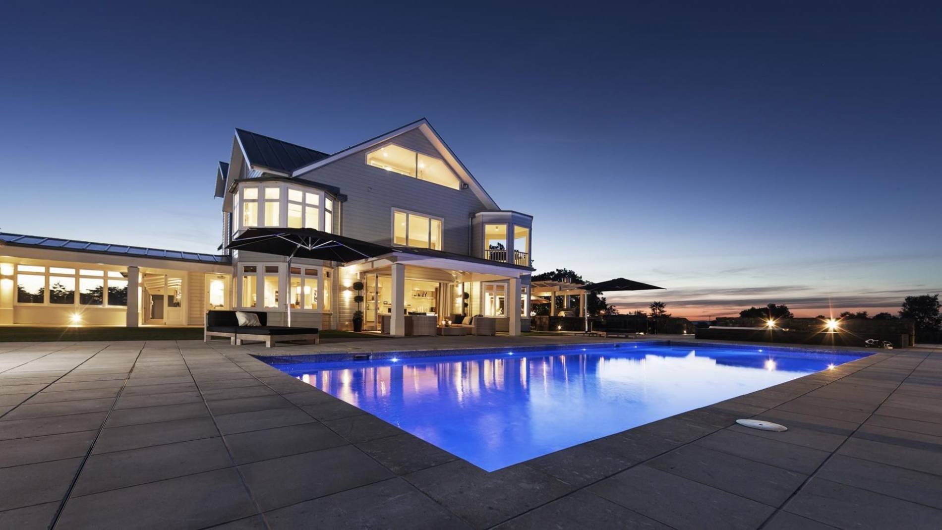 6 Bedroom Luxury Villa with Pool in Auckland, New Zealand