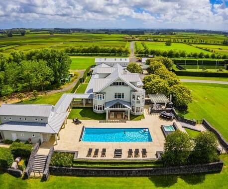 6 Bedroom Luxury Villa with Pool in Auckland, New Zealand