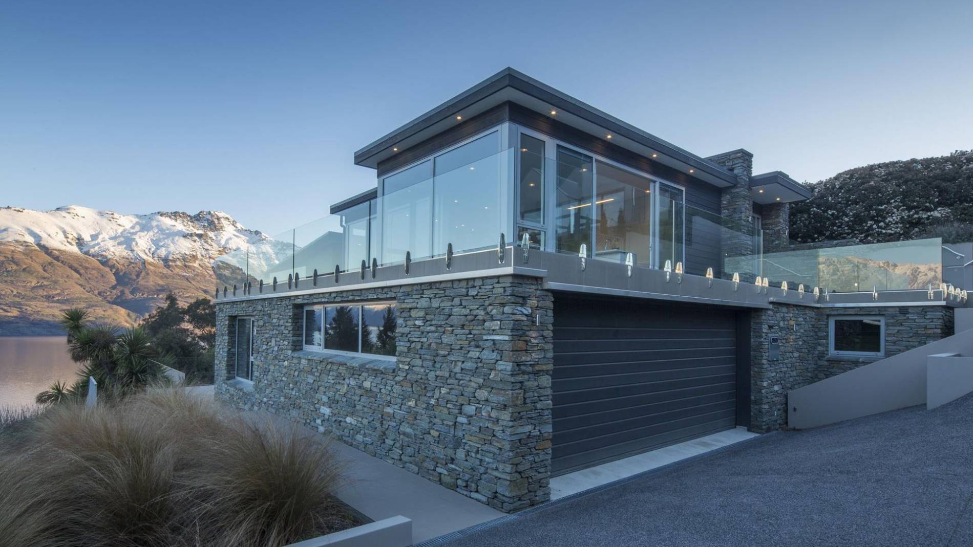 4 Bedroom Luxury Villa with Spa Pool in Queenstown, New Zealand