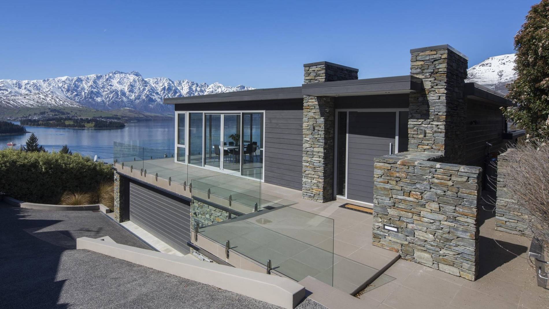 4 Bedroom Luxury Villa with Spa Pool in Queenstown, New Zealand