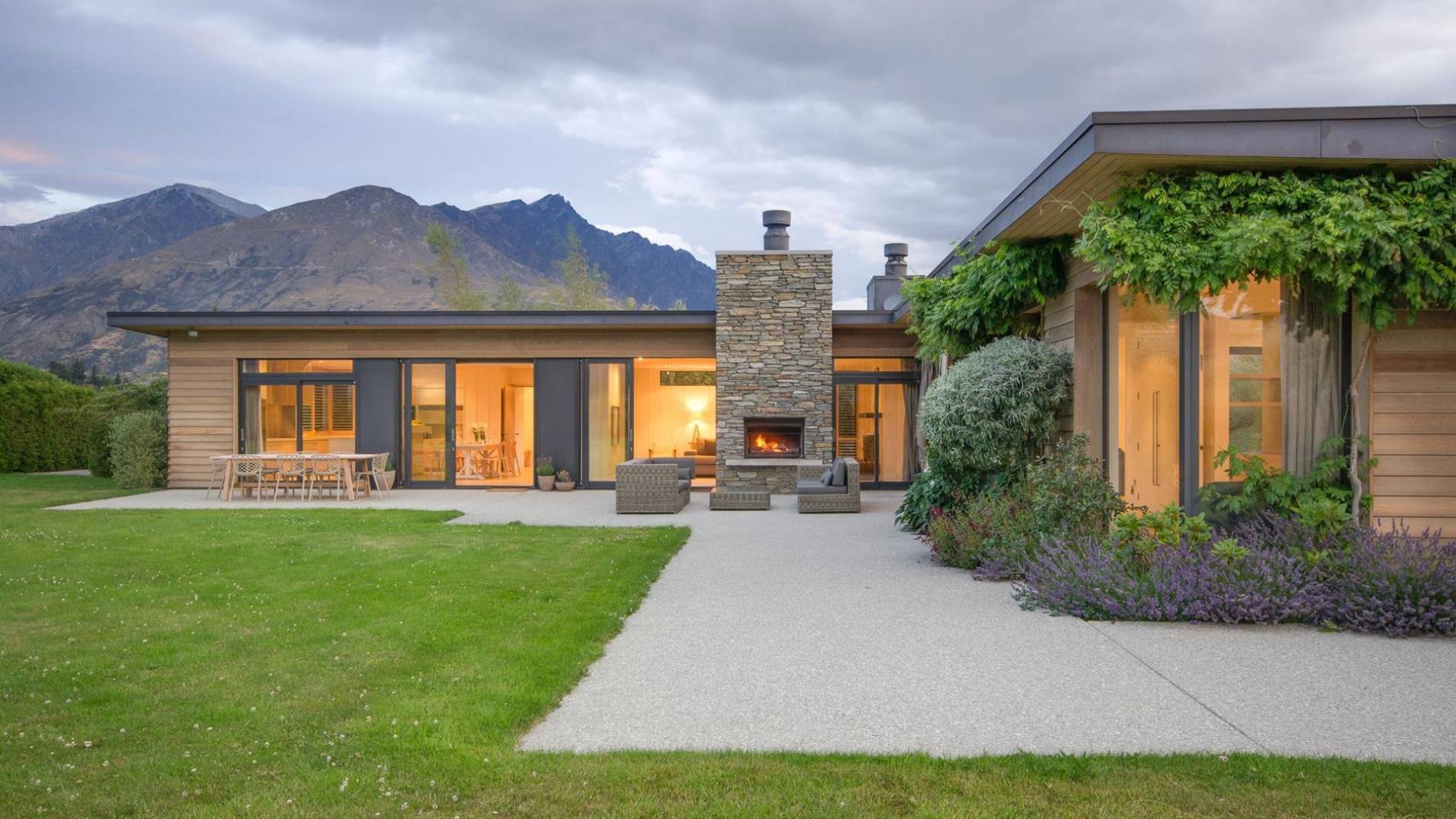 Luxury Villa in Queenstown, New Zealand - 4 Bedroom