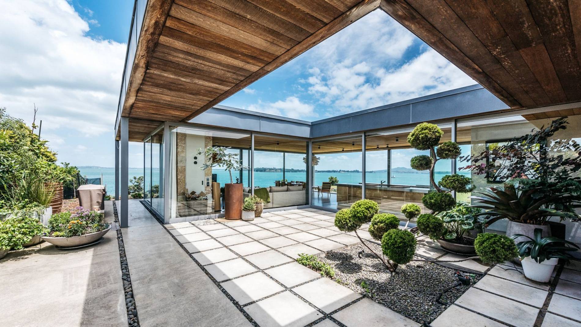 Luxury 4 Bedrooms Villa with Pool in Waiheke Island, New Zealand