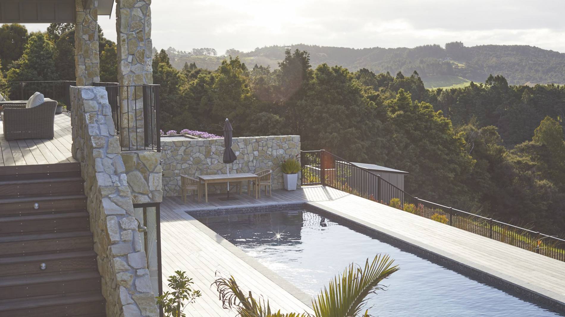 Luxury 4 Bedrooms Villa with Pool in Auckland, Zealand - VillaGetaways