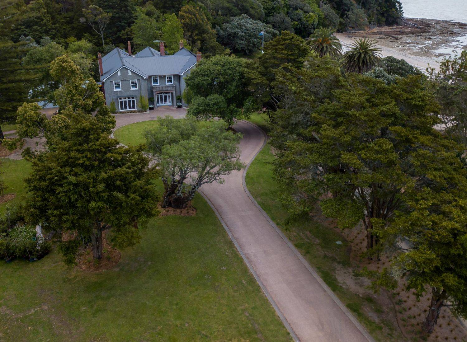 Luxury 9 Bedrooms Beachfront Villa in Auckland, Zealand
