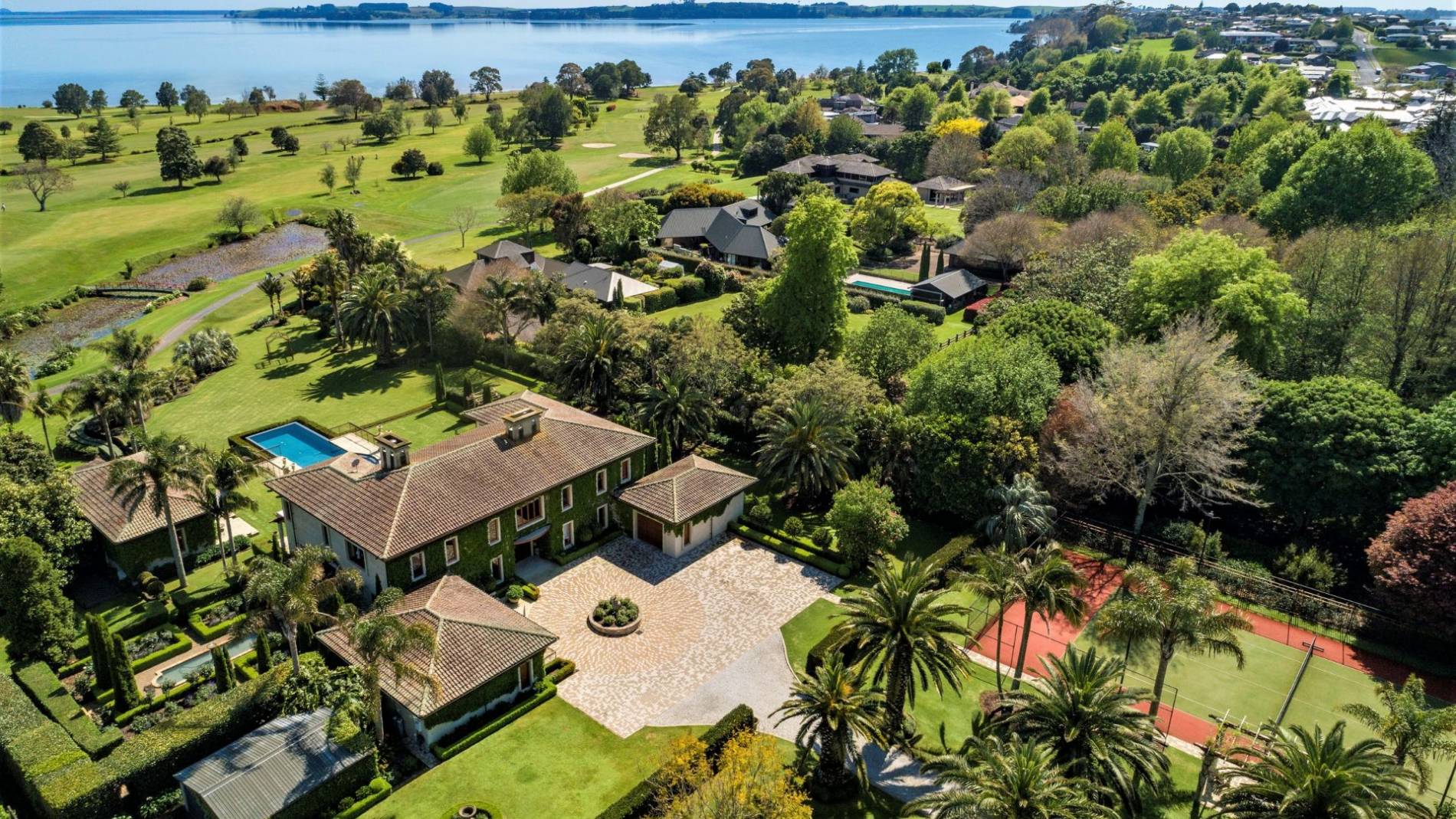 Villa 6223 in Auckland, New Zealand | VillaGetaways.com