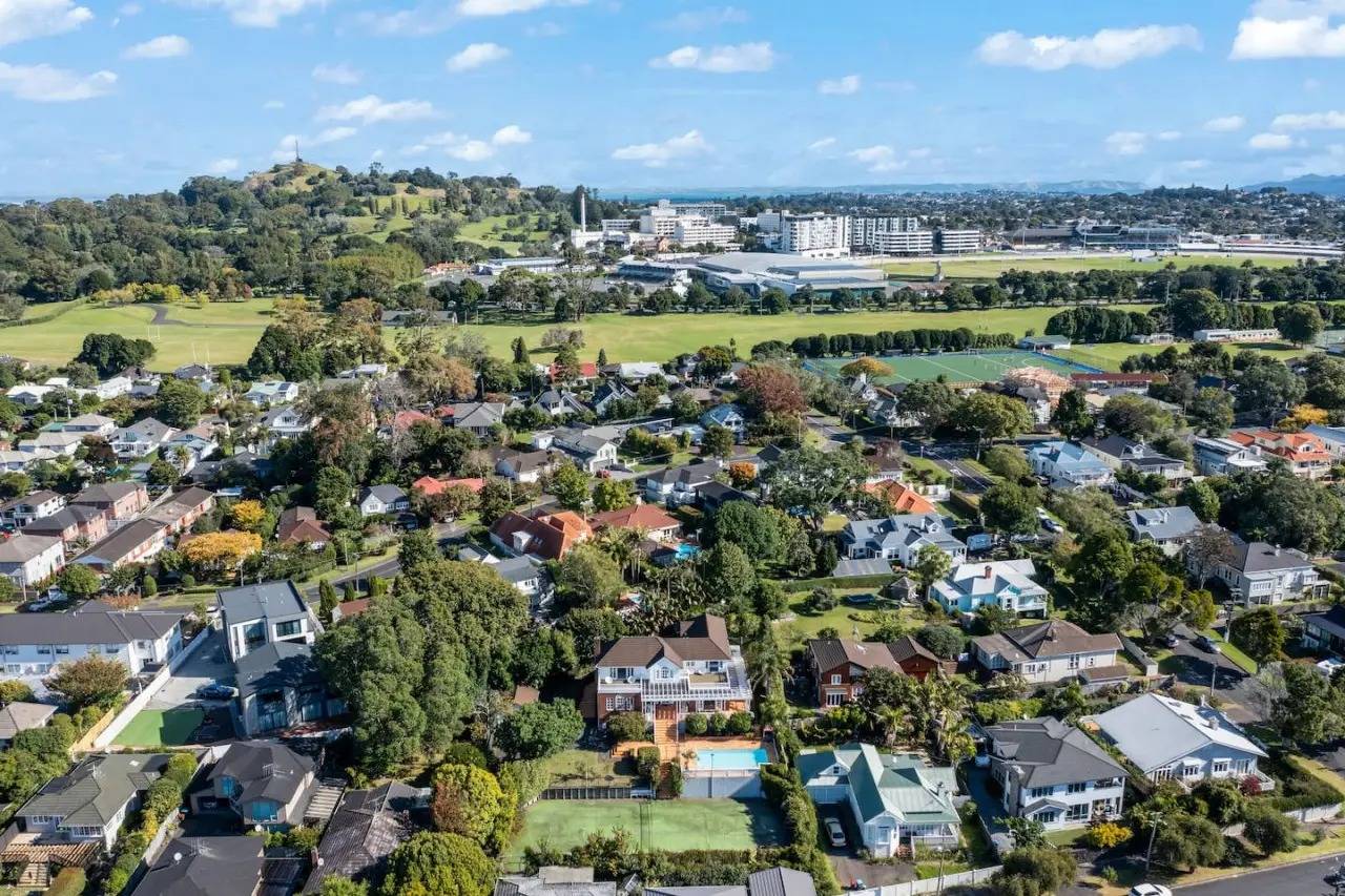 Villa 6252 in Auckland, New Zealand | VillaGetaways.com